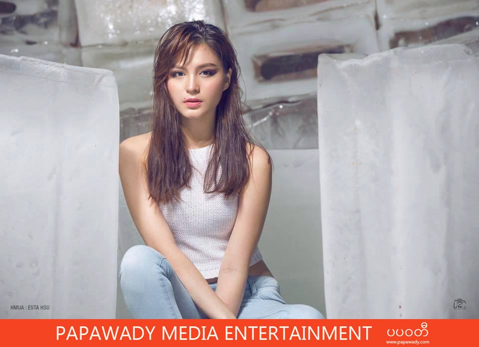 Stylish Fashion Model May Grace Perry Look So Hot In Icy Cold Room