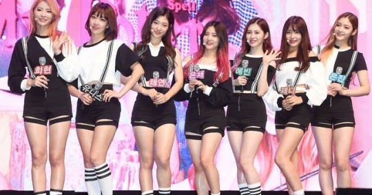 DIA holds their comeback 'Spell' showcase
