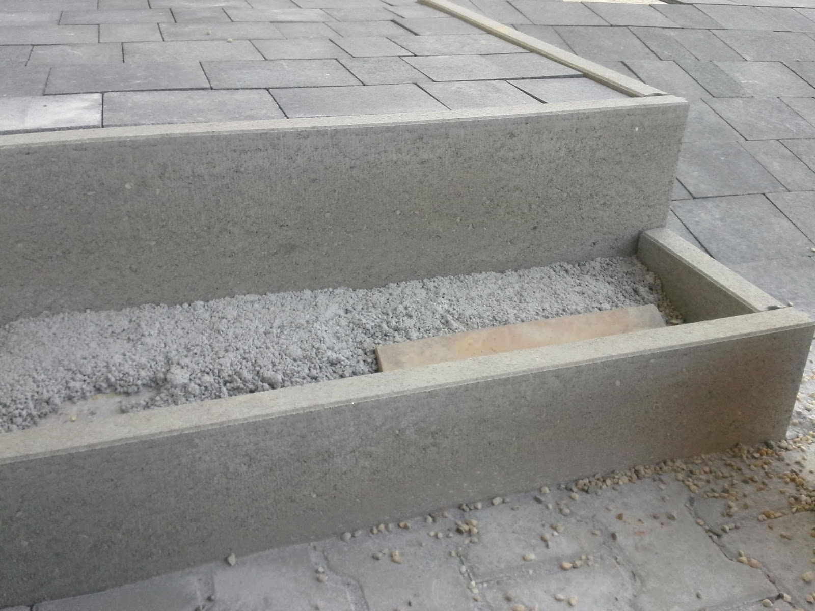 Holz, Metall und Smart Home: Pflastersteine legen - Teil 4