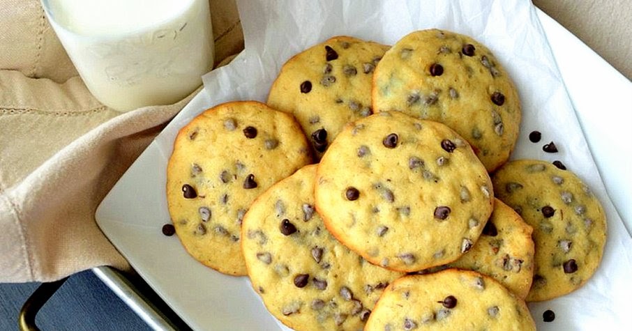 Joyously Domestic: Soft Banana Chocolate Chip Drop Cookies