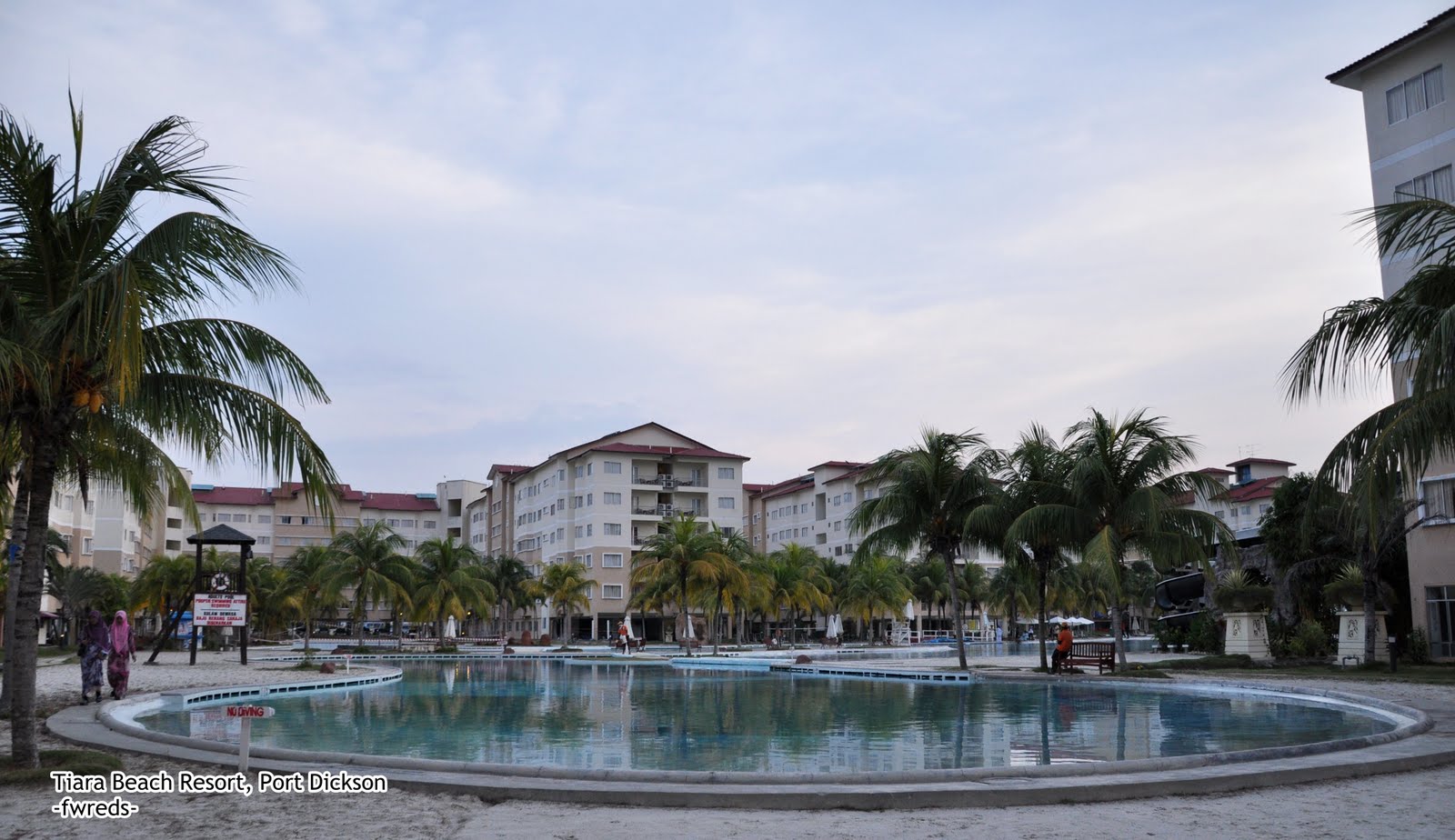 DAUS REDSCARZ: Tiara Beach Resort