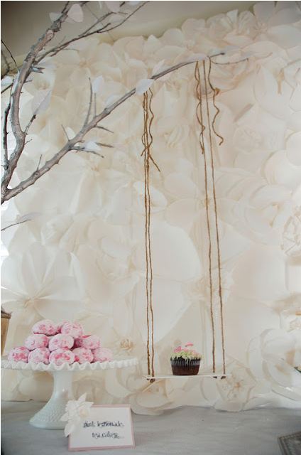 Paper Wedding: Easy DIY Paper Backdrops!