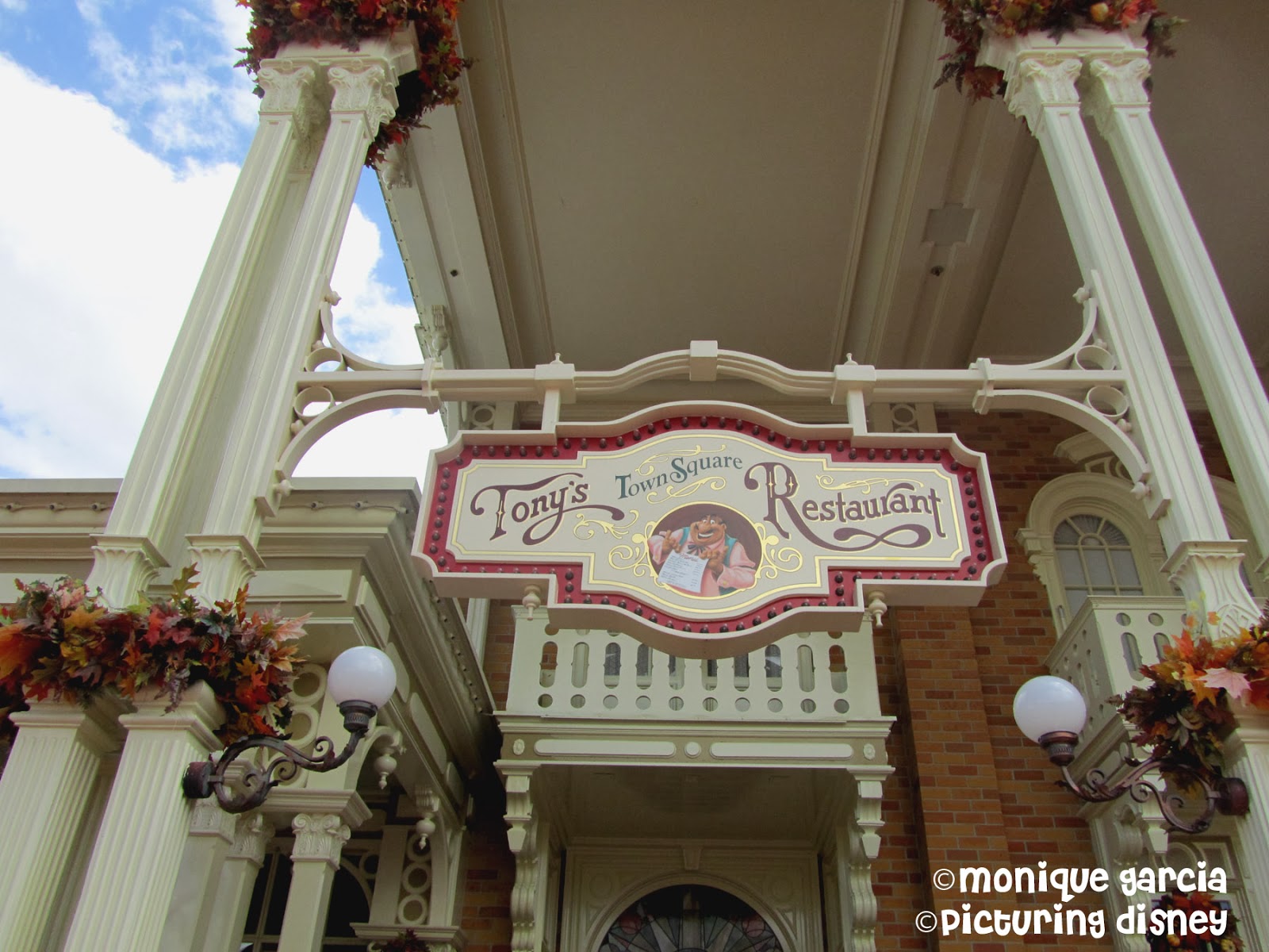 Picturing Disney: Tony's Town Square Restaurant