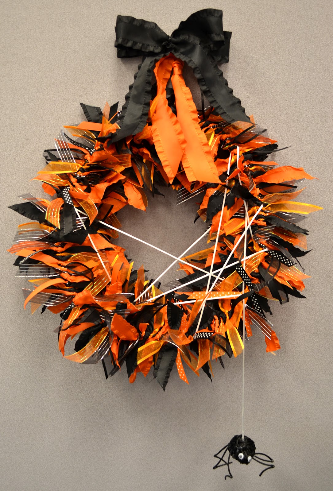 The Ribbon Curl: Bitsy the Spider Halloween Ribbon Wreath