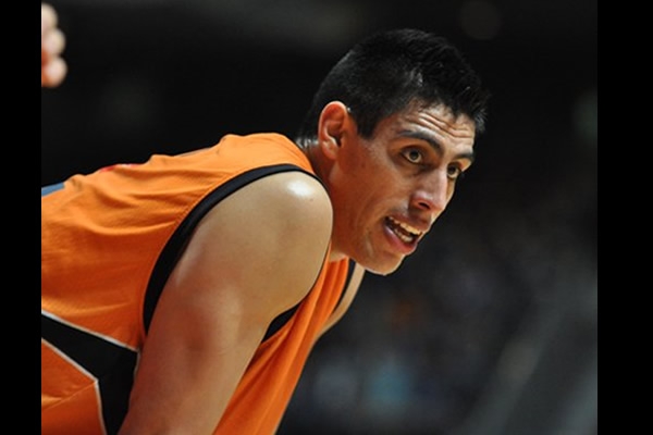 Gustavo Ayón debuta en la NBA - @selmexbasket