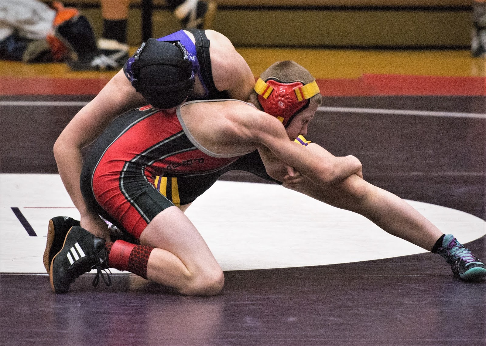 Men Wrestling Women: she spladles him!! tough way to lose a match!