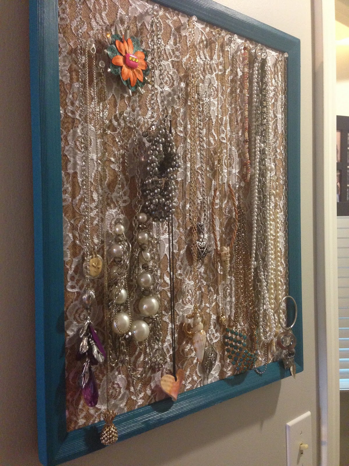 DIY Projects: DIY Necklace Frame