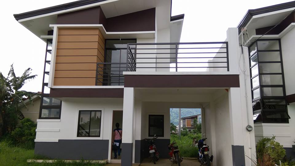 Single Attached house & Lot in Ponte Verde de Sto Tomas Along The Road