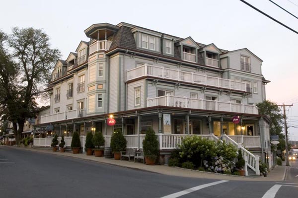 Mansion House Inn on Martha's Vineyard: Hotel Martha's Vineyard MA ...