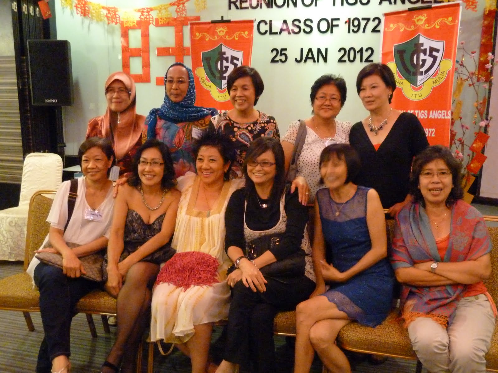 MCE1972TIGS: THE CLASSES - RETAKE .40 YEARS LATER.... 2012 (The gals ...