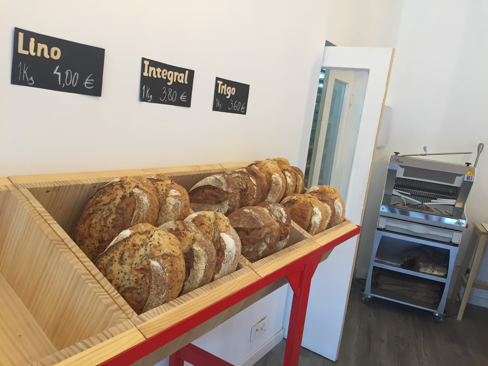 PAN COCIDO EN HORNOS DE PANADERÍA REFRACTARIOS. - Cobamaq