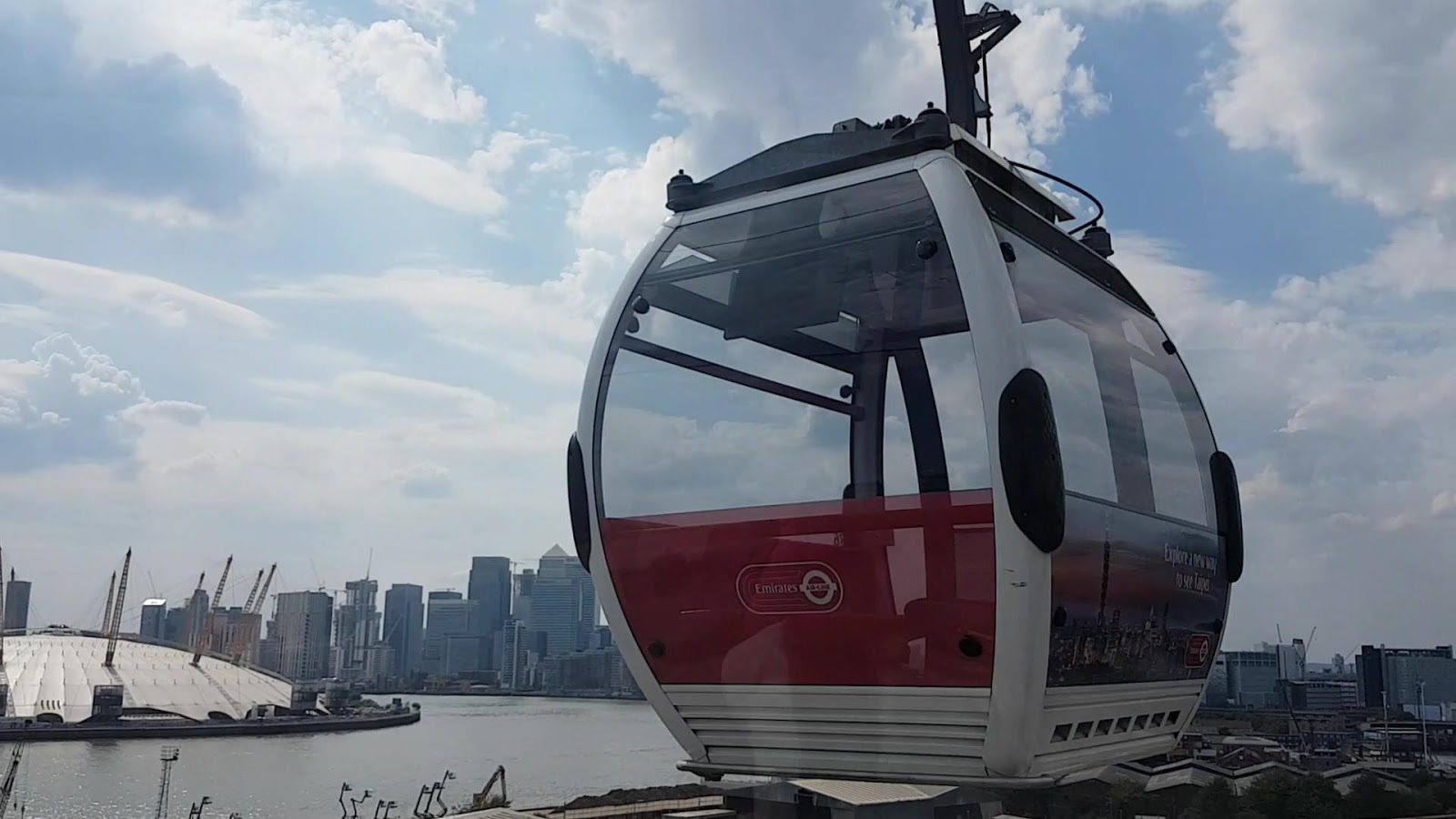 LONDON CABLE CAR CROSSING THE RIVER THAMES EMIRATES AIRLINE GREENWICH ...