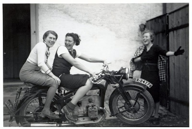 You Make Me Laugh! Here Is a Cool Snap Collection of People Laughing in ...