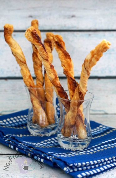 Cinnamon dusted pastry straws