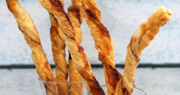 Cinnamon dusted pastry straws
