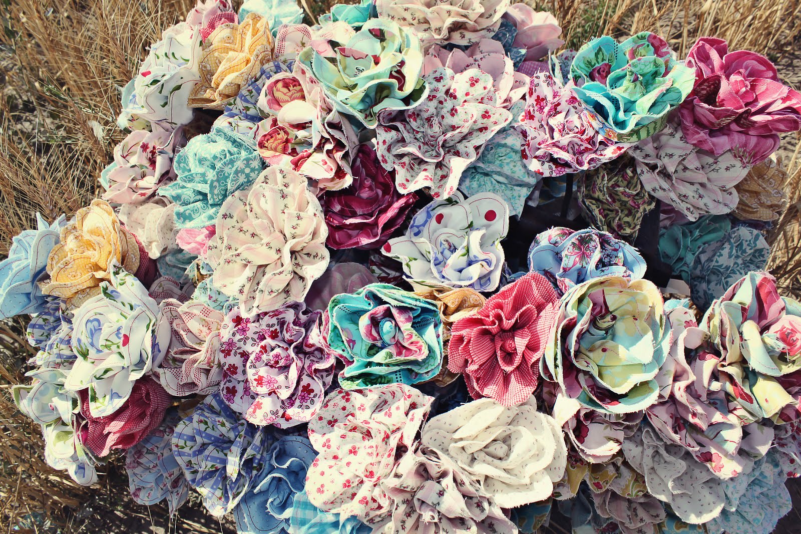 SnowyBliss: Shabby Roses Everywhere