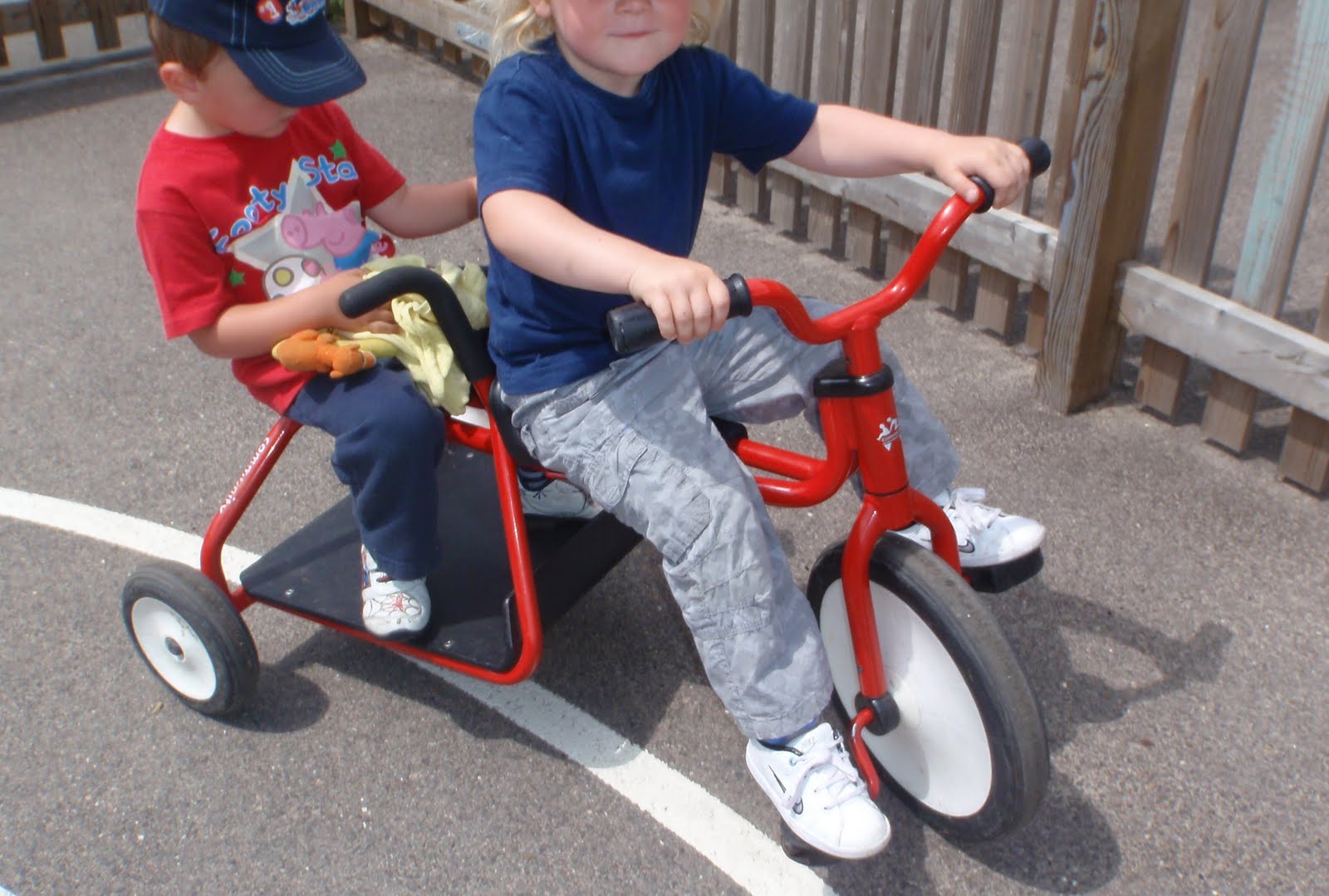 Schemas in Action at Thanet Early Years Project: Lets all TRANSPORT!