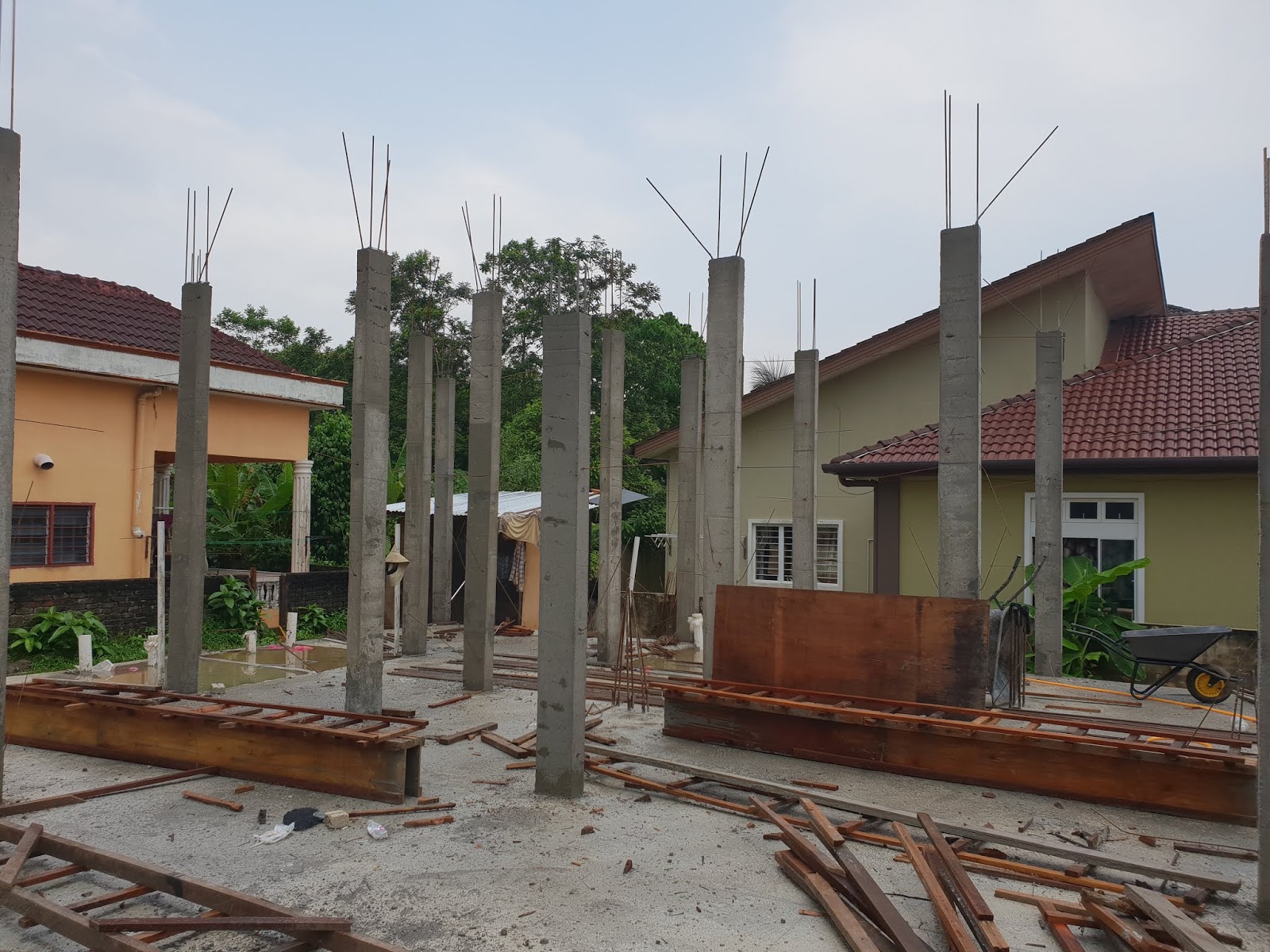 Pengalaman Membina Banglo Sendiri: Tiang Rumah