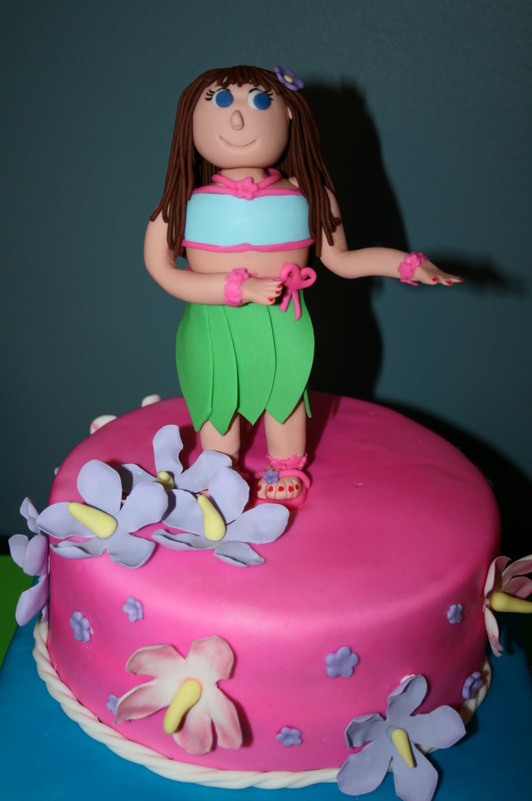 cutebugdesigns: Hula girl cake