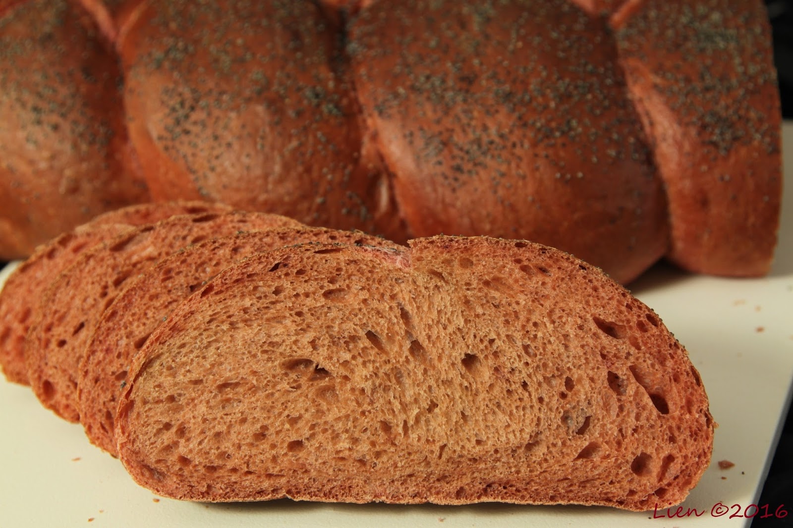 Notitie van Lien: Bread Baking Babes bake a bread with beets!