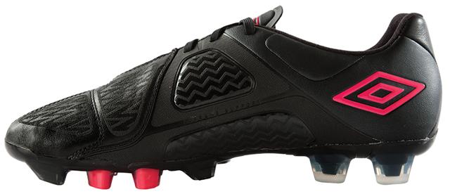 Umbro lança novo modelo e esquema de cor