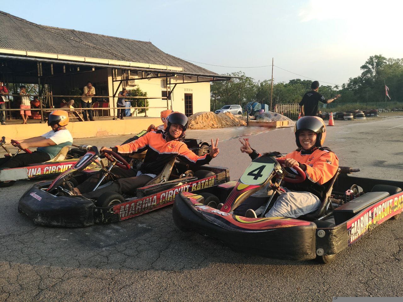 Menjadi Pembalap Gokart Bergamis di Marina Circuit Batam - Kisah ...