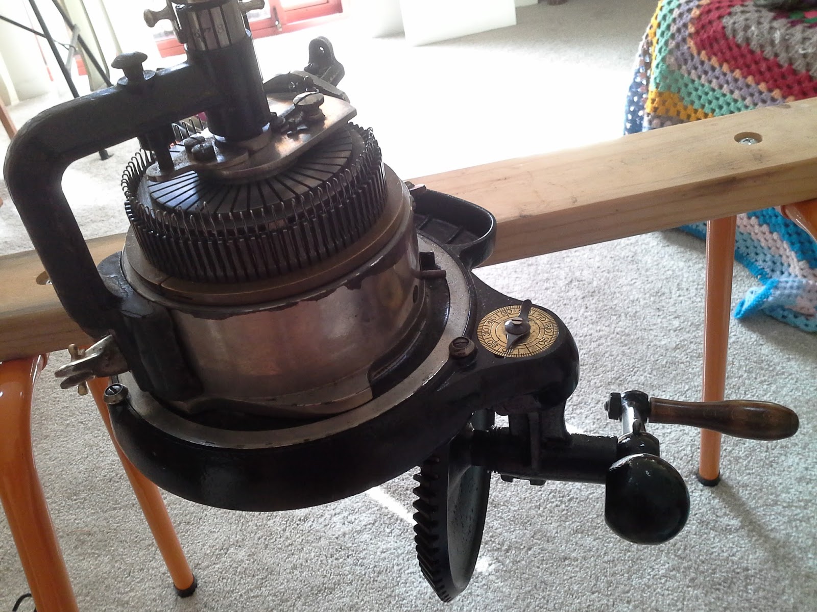 Ozlorna's Knitting Blog: The Modern Victoria Automatic Knitter (aka CSM)