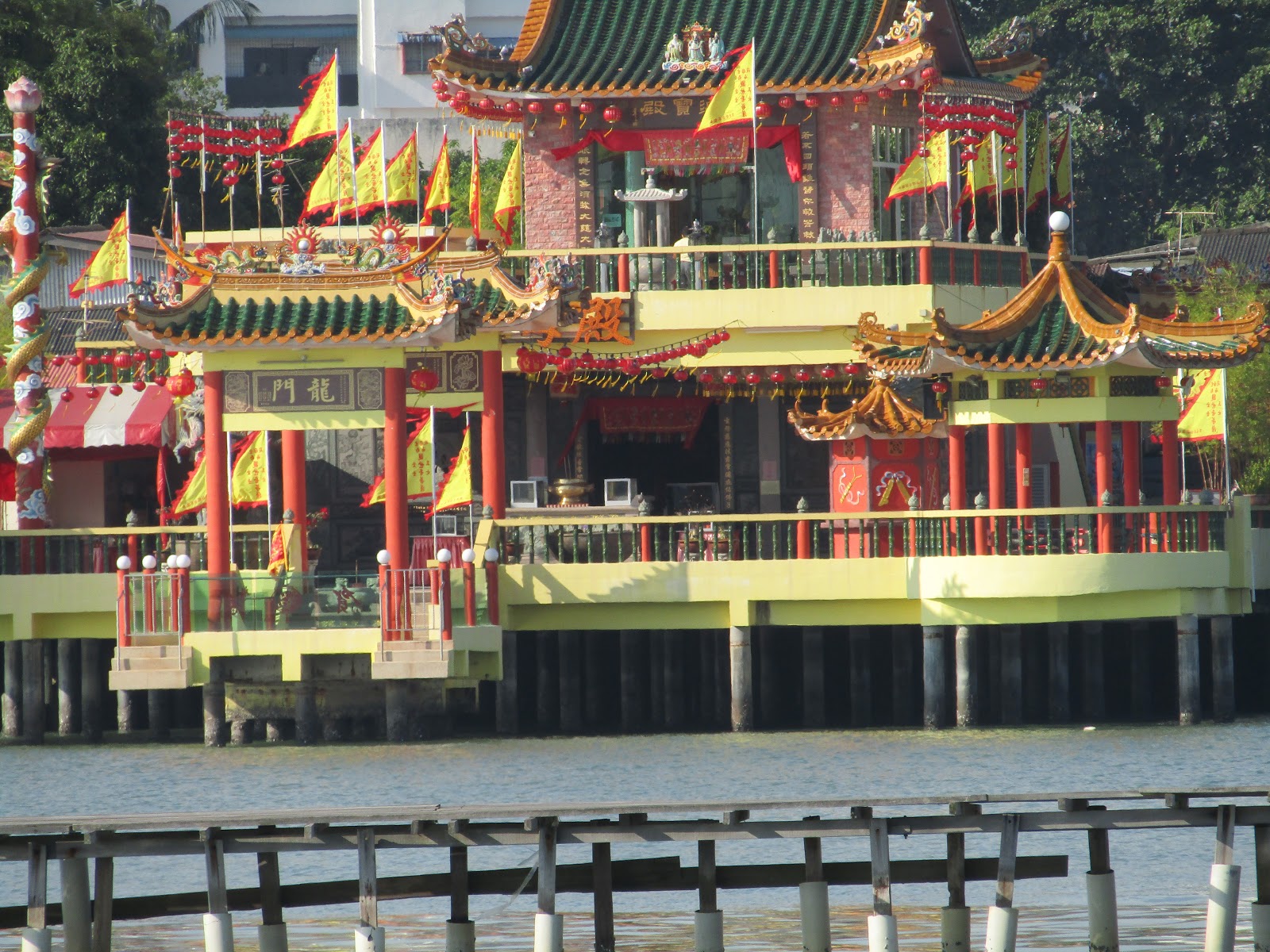 david 3816: The Weld Quay Clan Jetties Waterfront Settlement - Chew Jetty