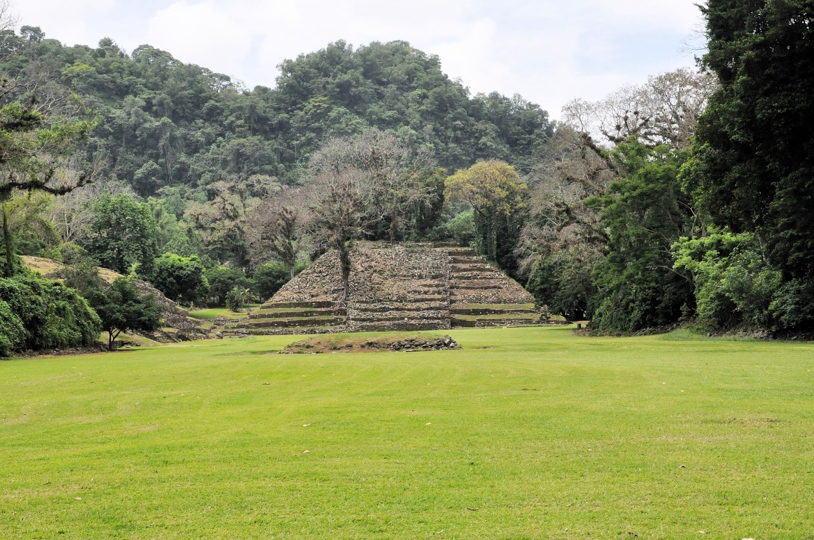 Unique Wallpaper: Zona Arqueológica "El Cuajilote" - Pirámides ...