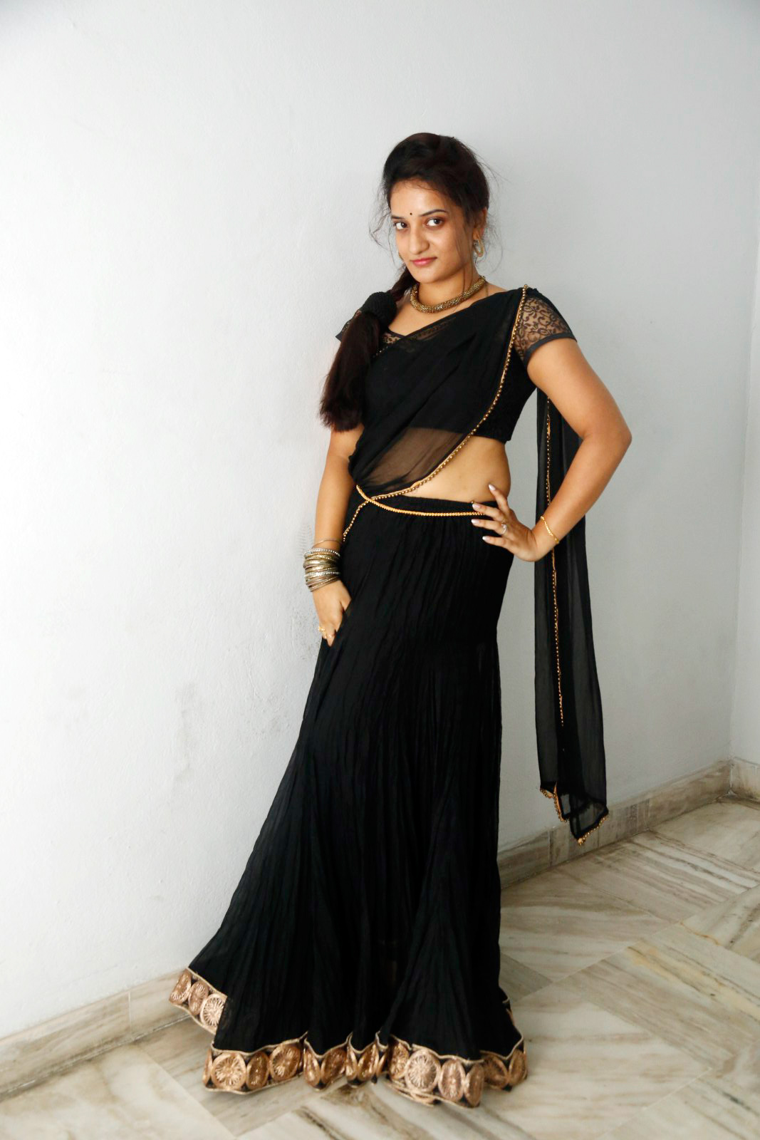 Tamil Latest Actress Janani Reddy Awesome Black Saree Images Gallery-02 ...