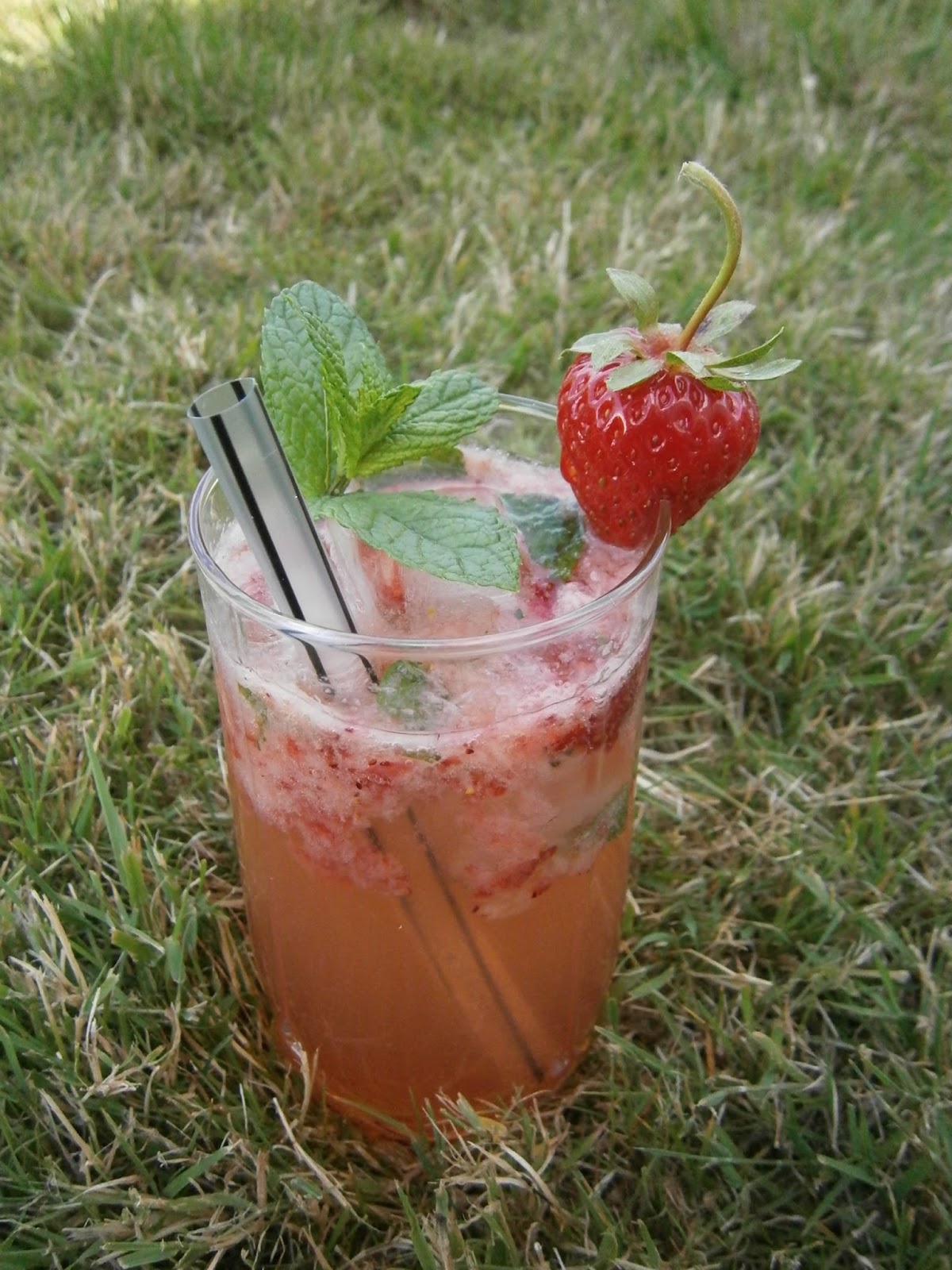 Délices d'une novice: "Strawberry smash" : cocktail de fraises au gin ...