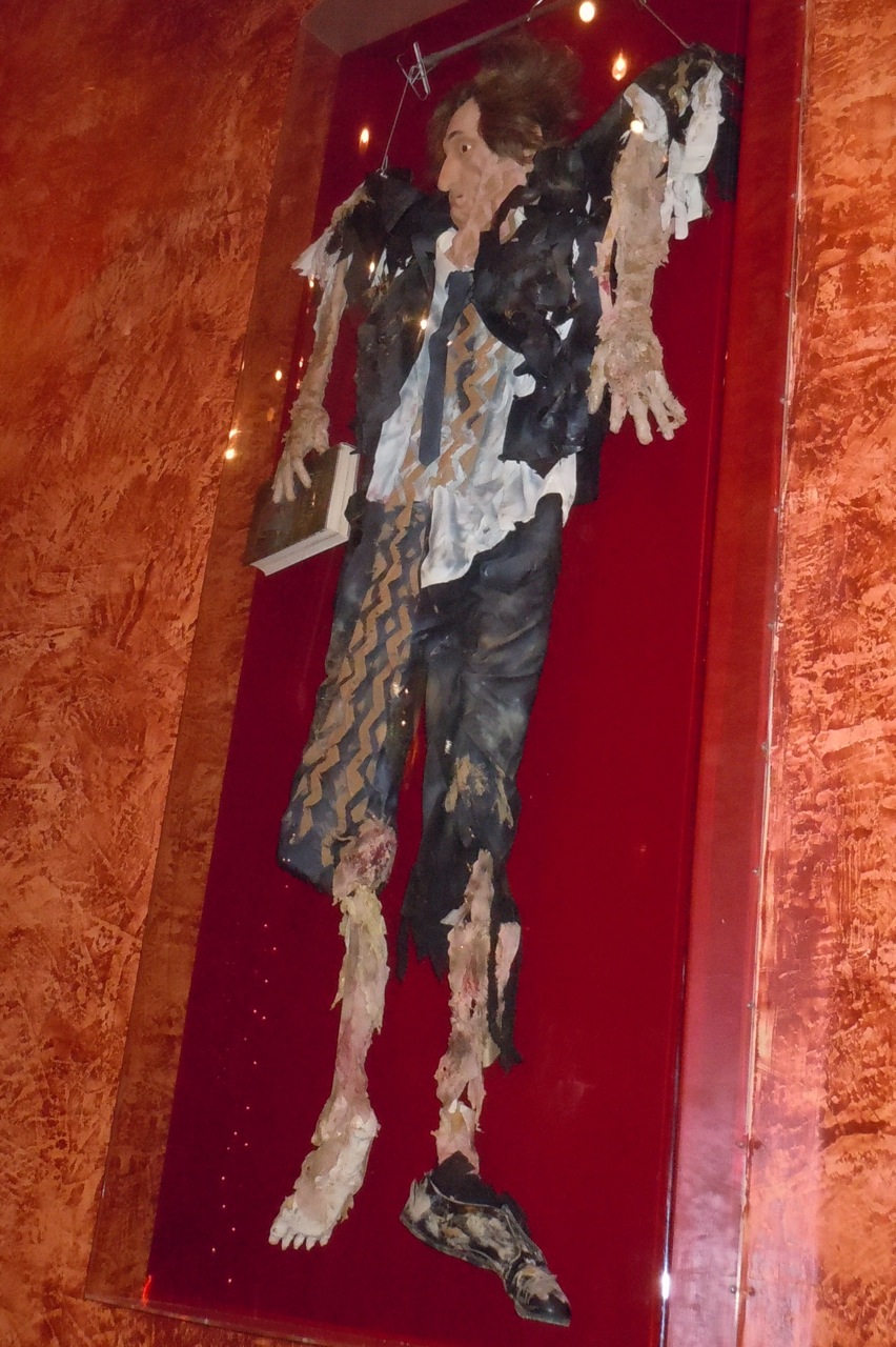 Hollywood Movie Costumes and Props: Sci-fi and fantasy props at Planet ...