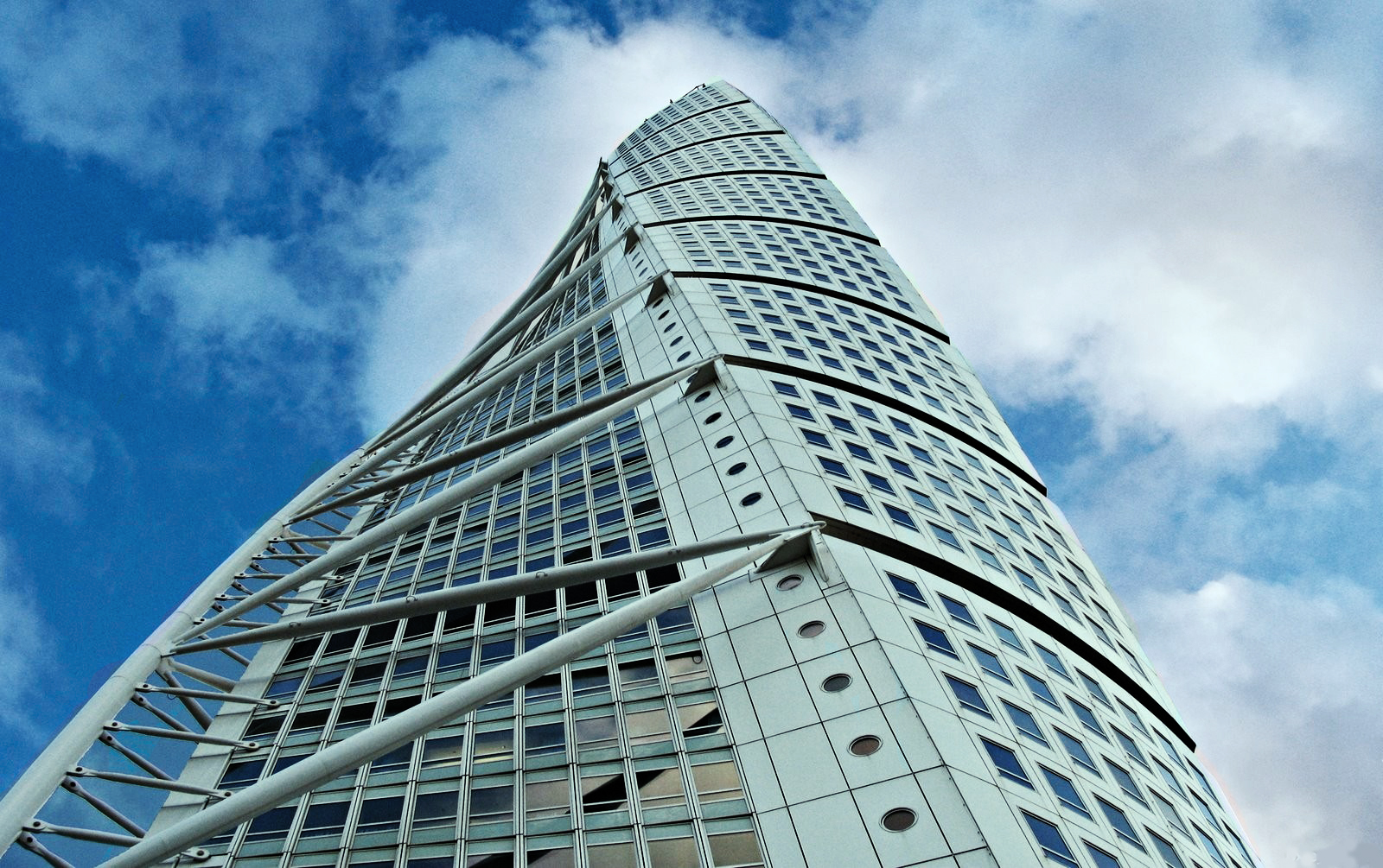 Грандиозные сооружения человечества: Закрученный небоскрёб Turning Torso.