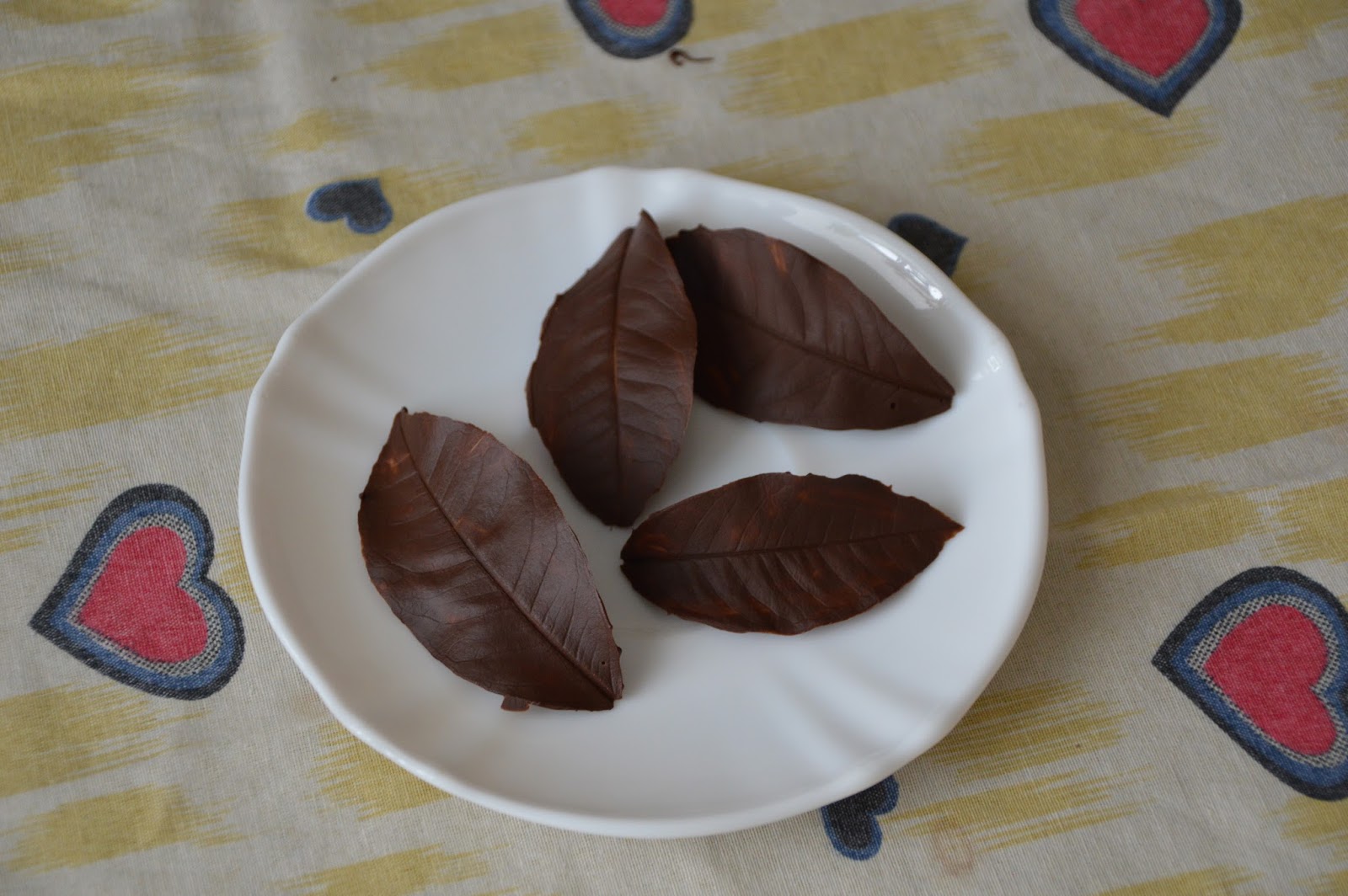 Carmela Biscuit's Spot: Chocolate Leaves