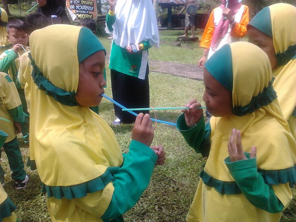 ALTERNATIF PENGGATI APE OUT DOOR UNTUK BERMAIN DI LUAR KELAS PAUD ...