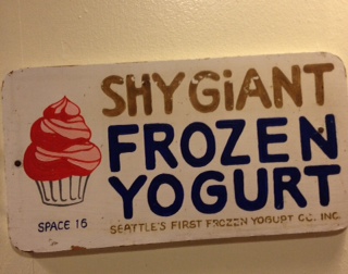 Fro-Yo Girl Speaks: Fro-yo Seattle Report: Shy Giant Frozen Yogurt