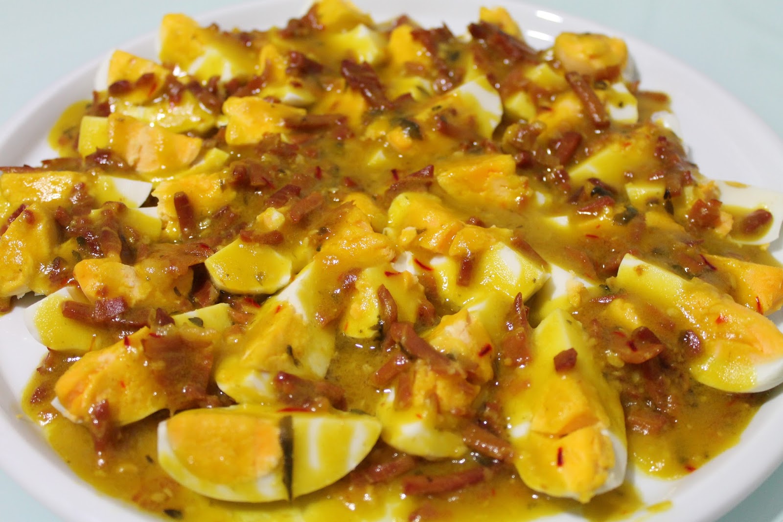 Huevos en salsa verde ~ Justy entre fogones y copla