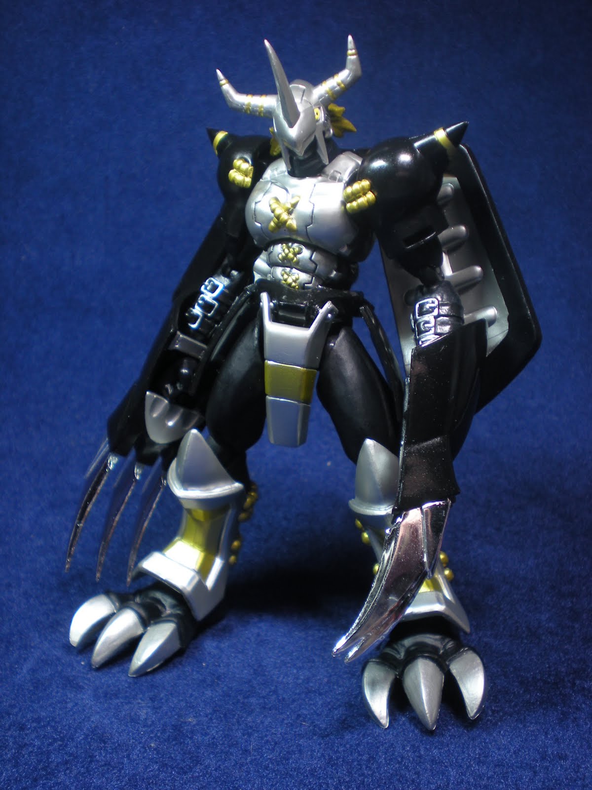 Review: [Bandai] D-Arts Black War Greymon | Night's Corner
