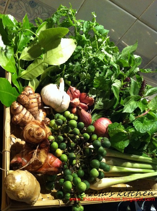 The Zeta's Kitchen: Chicken In Siamese Gravy (Gulai Siam Ayam)