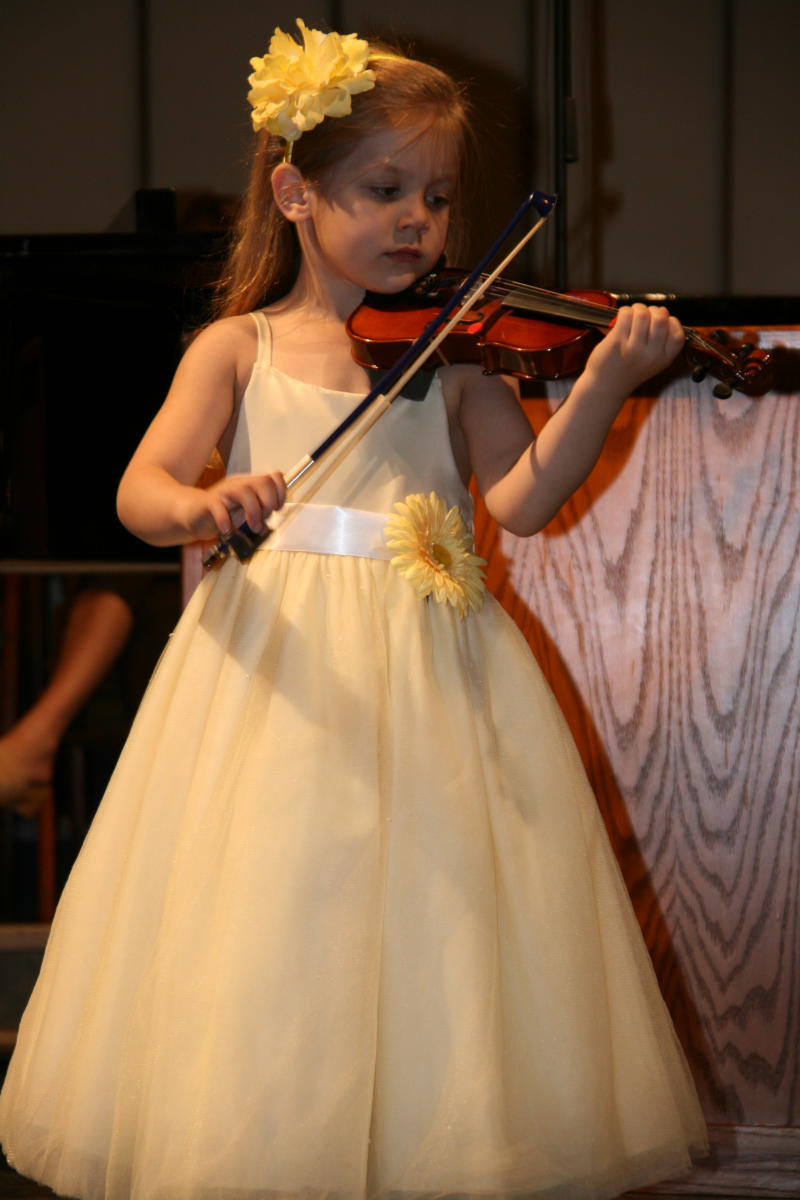 Lueker Munchkins - School & Play: 2012 Spring Violin Recital