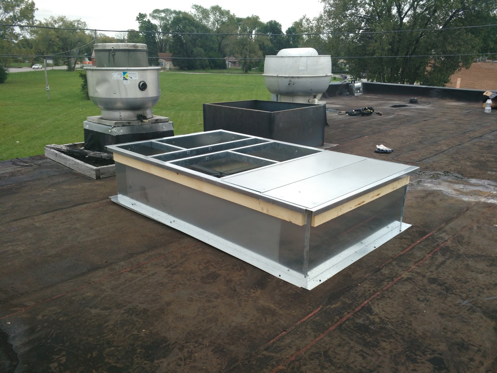 Roofersview : Rooftop metal curb for busy restaurant