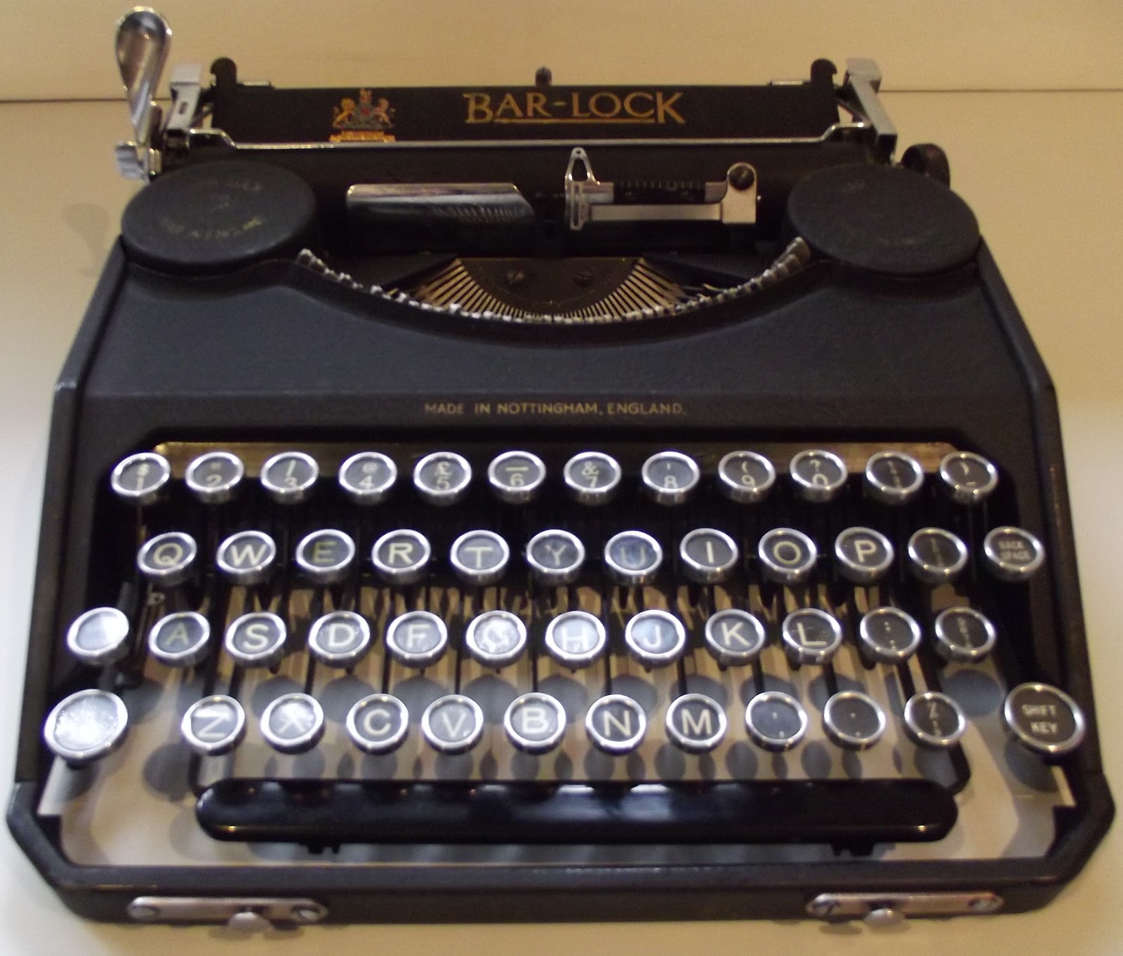oz.Typewriter: The Bar-Lock Portable Typewriter