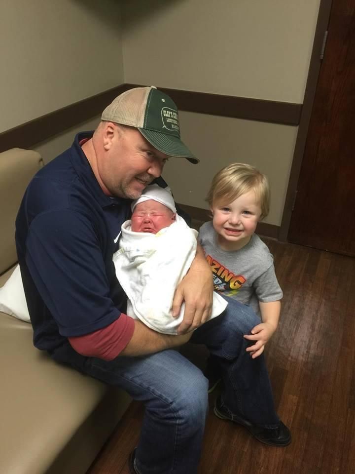 2-foot-tall newborn tips scales at more than 12 lbs