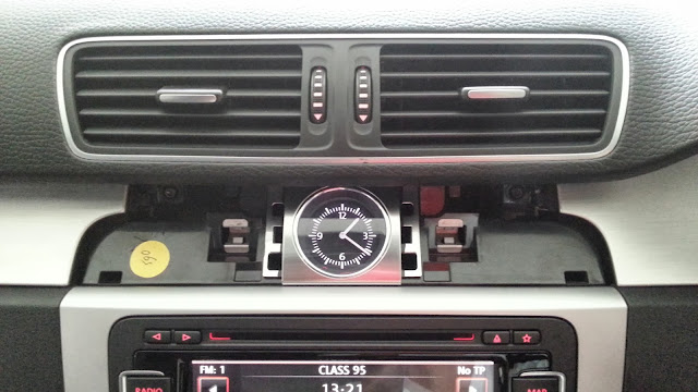 CBX RNS510 & Accessories: Analogue Clock on 3C Passat