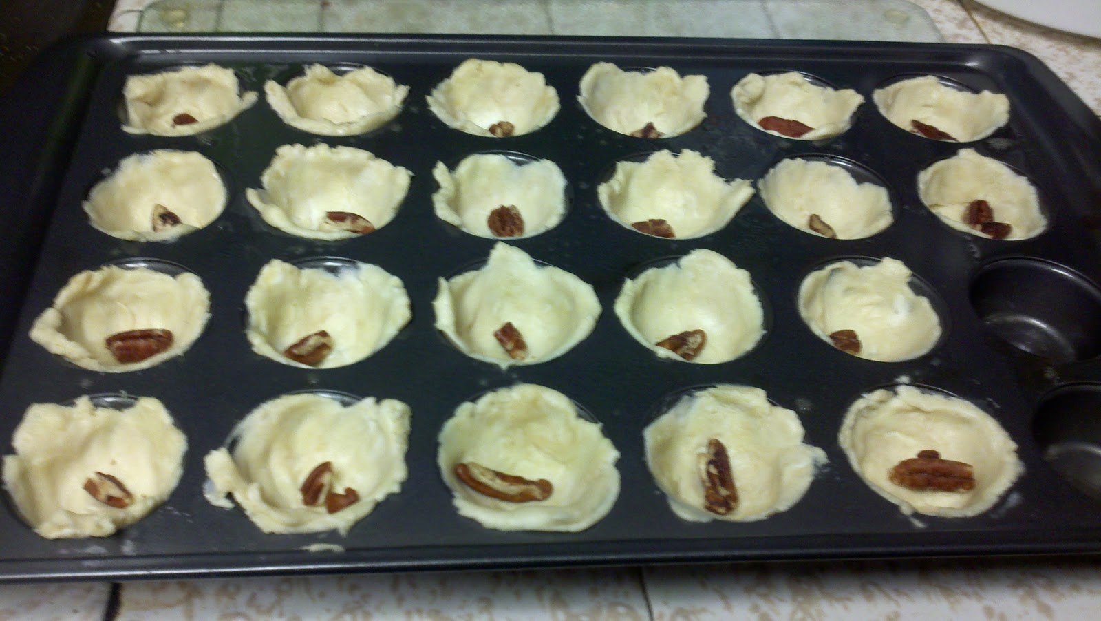 The Shapes of Life: Sundays in the Kitchen - Pecan Tarts