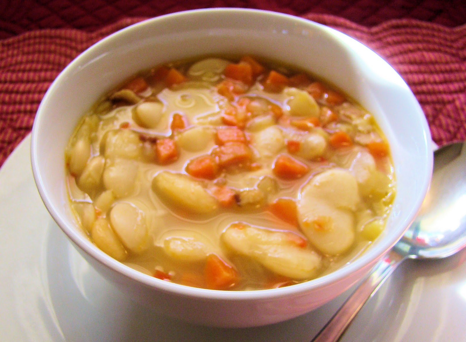 Savoir Faire: Reconfortante sopa de habas gigantes con tocineta