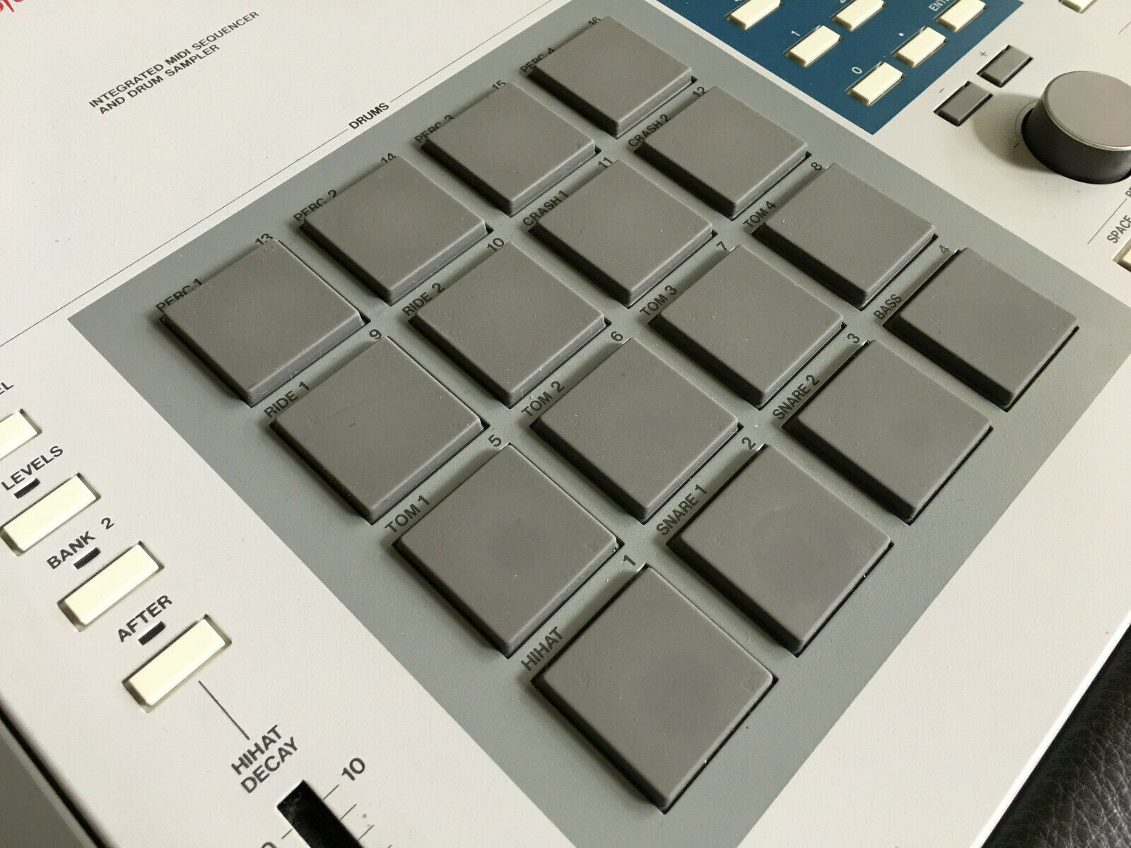 MATRIXSYNTH: Akai MPC-60 Vintage MIDI Drum Machine