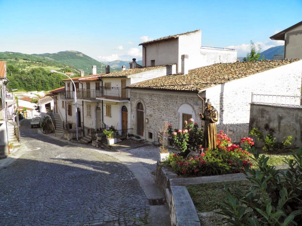 Tabernacoli italiani: Castel di Ieri. San Pio da Pietrelcina