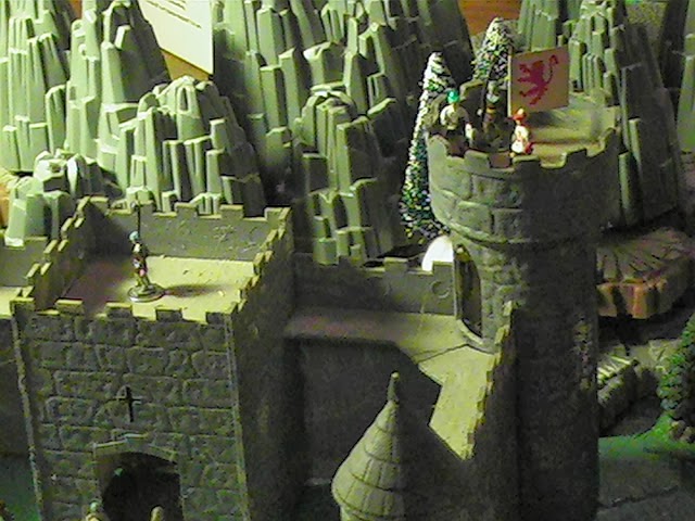 Wargame Hermit: Solo Wargaming: Fun with Airfix Castle and Peter Laing ...