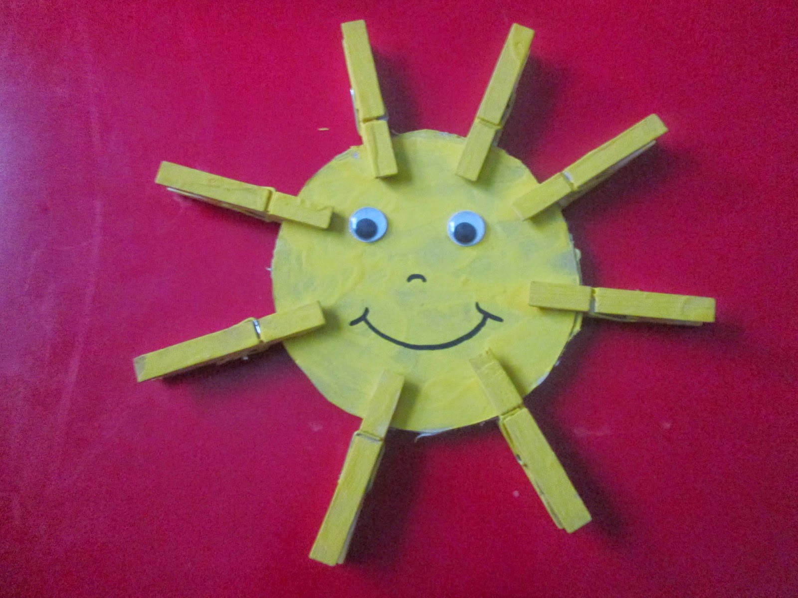 Maestra en prácticas: Un sol con pinzas